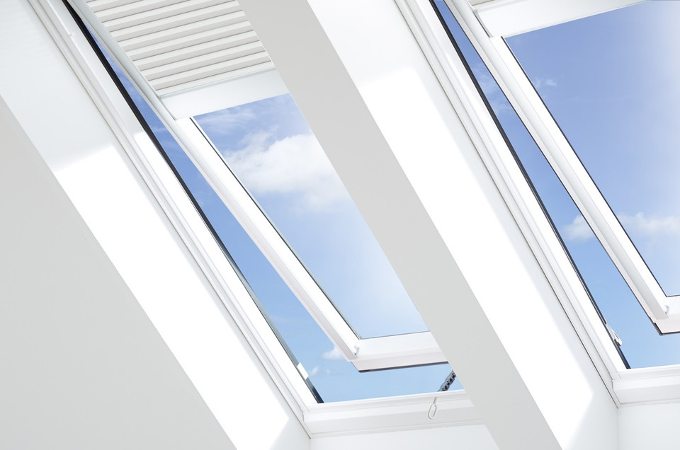 VELUX VCM 2246 Manual Venting Curb Mount Skylight | SolarTown.com
