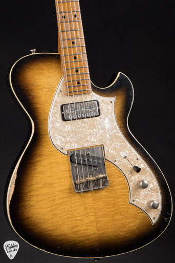 Novo Signature Solus F2 - 2-Tone Burst - Eddie's Guitars