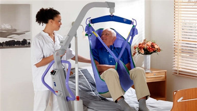 Arjo Maxi 500 Patient Lift - 4-Point Spreader Bar, Power Base, Manual ...