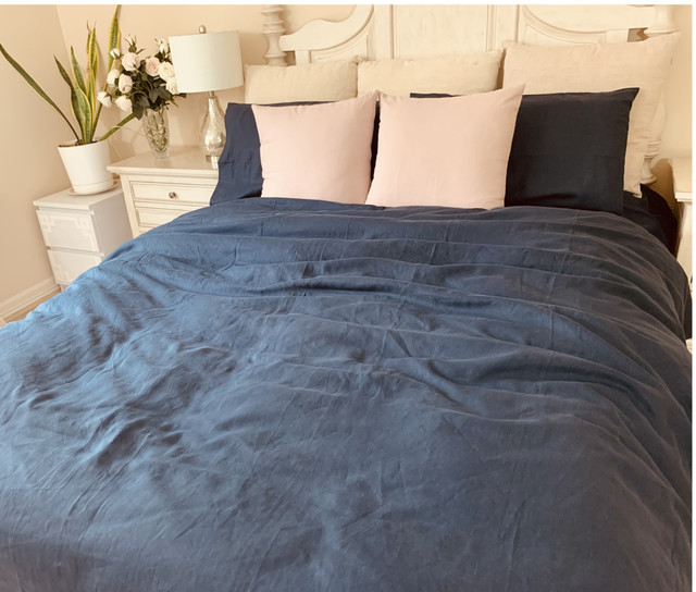 Midnight blue linen duvet cover, dark navy linen bedding.