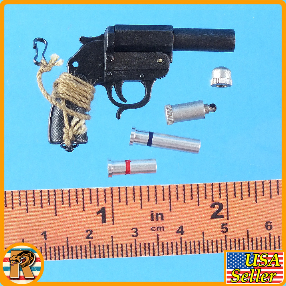 Galland Luftwaffe Pilot - Flare Gun & Metal Flares #1 - 1/6 Scale