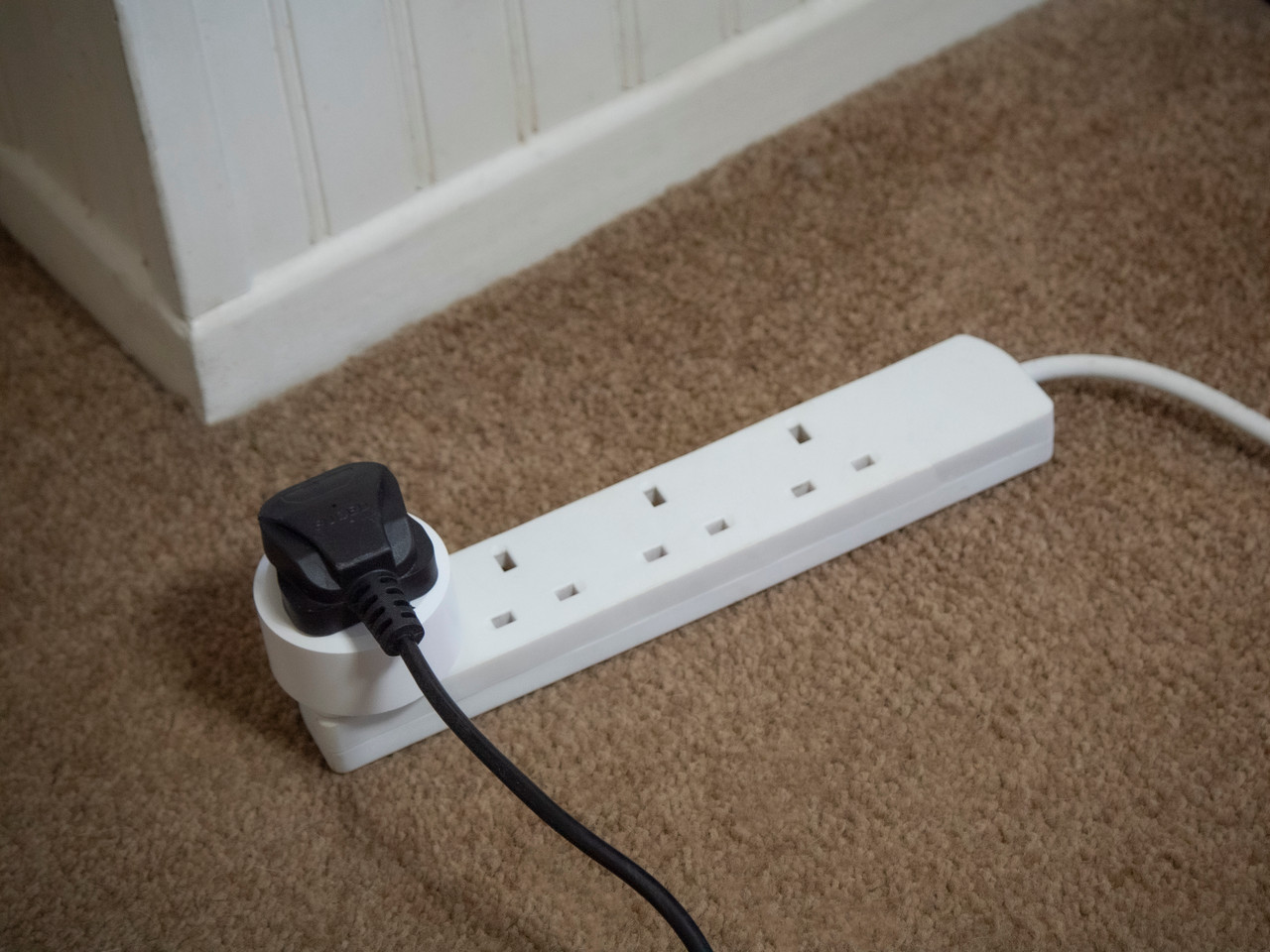 Defender Mini Smart Plug - Solon Security Age UK