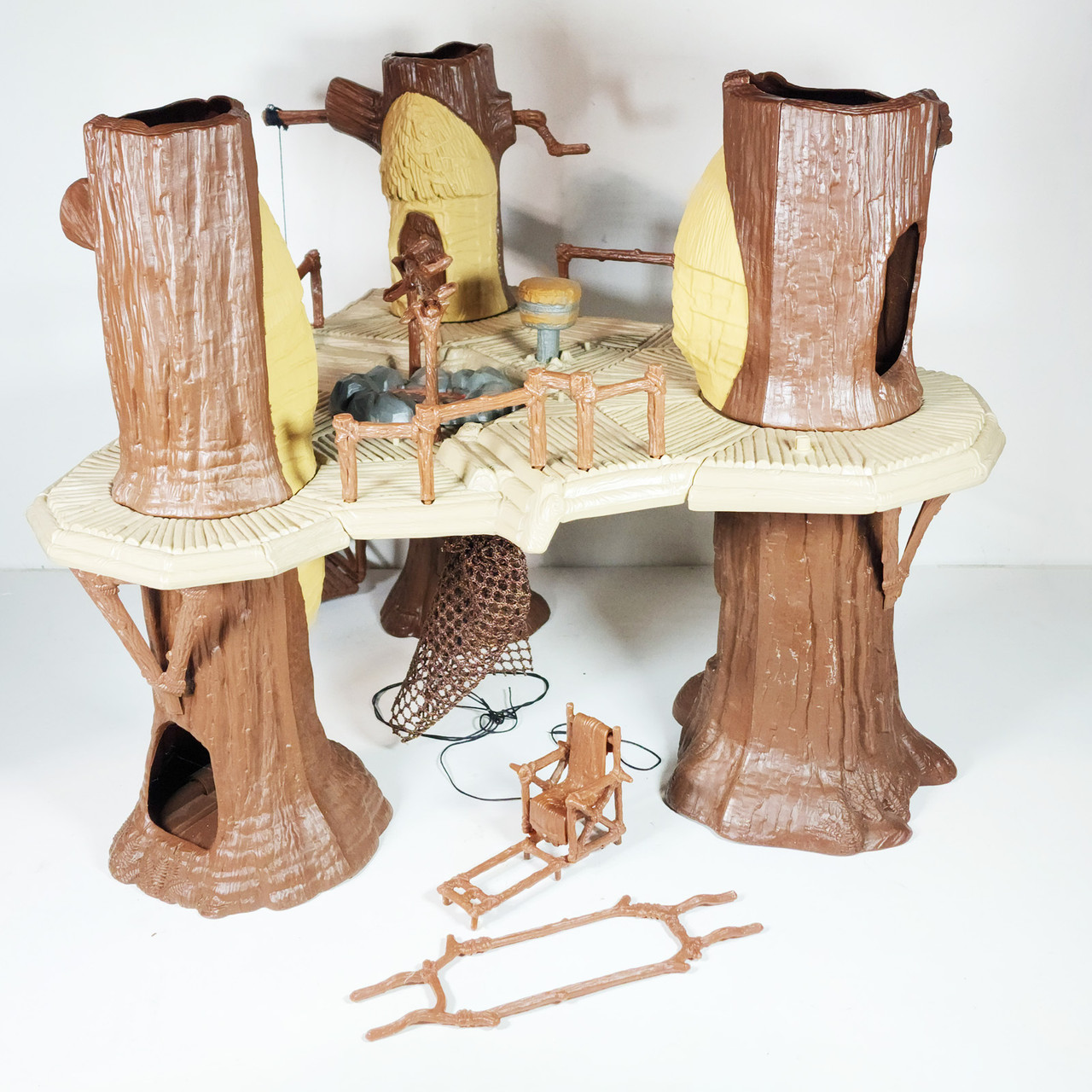 Vintage 1983 Kenner Star Return of the Jedi Ewok Village Playset