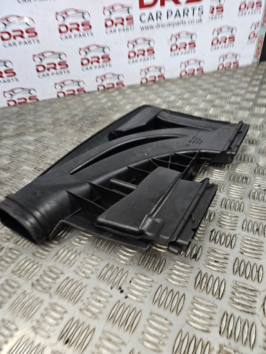 BMW 318i AIR INTAKE E90 MANUEL (2005 - 2013)