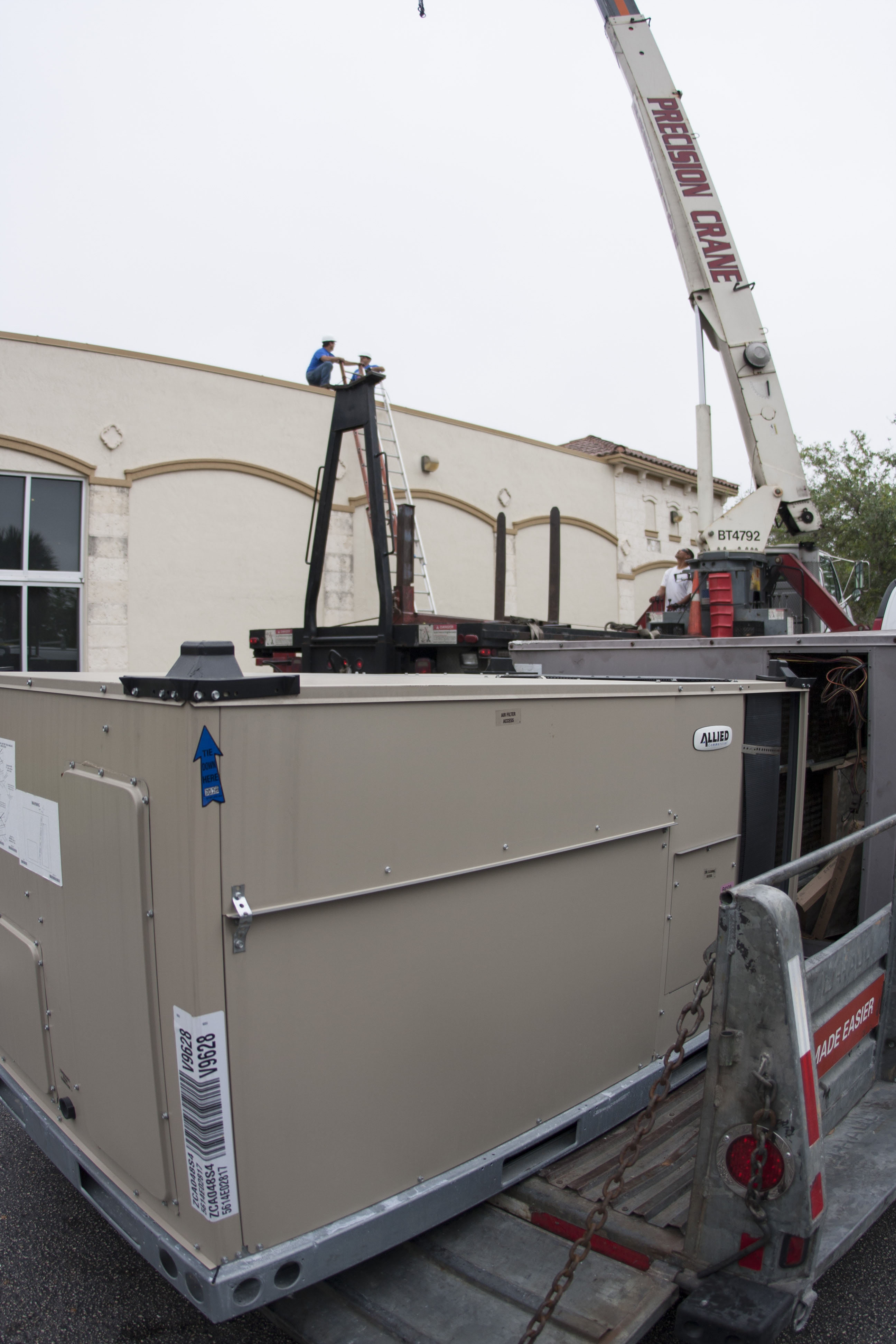 New ‪‎Allied Commercial‬ packaged rooftop Z-Series unit being installed ...