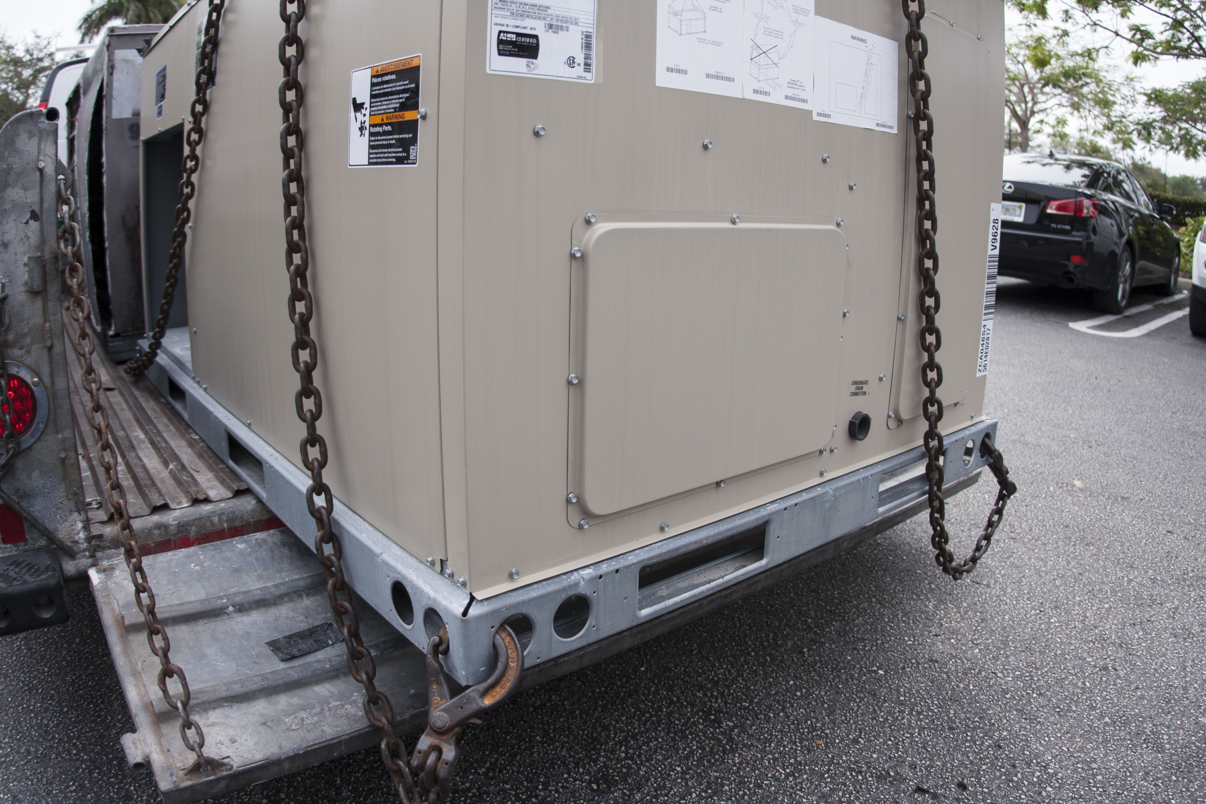 New ‪‎Allied Commercial‬ packaged rooftop Z-Series unit being installed ...