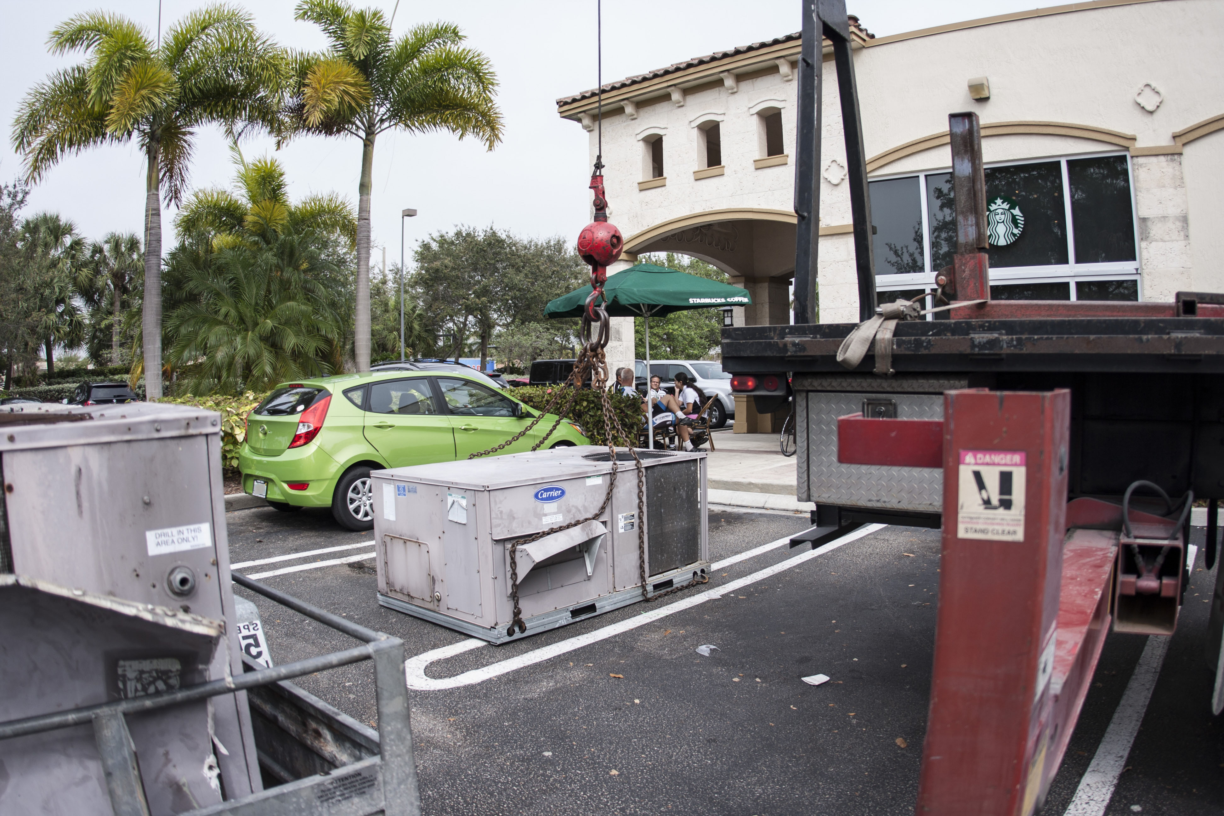New ‪‎Allied Commercial‬ packaged rooftop Z-Series unit being installed ...