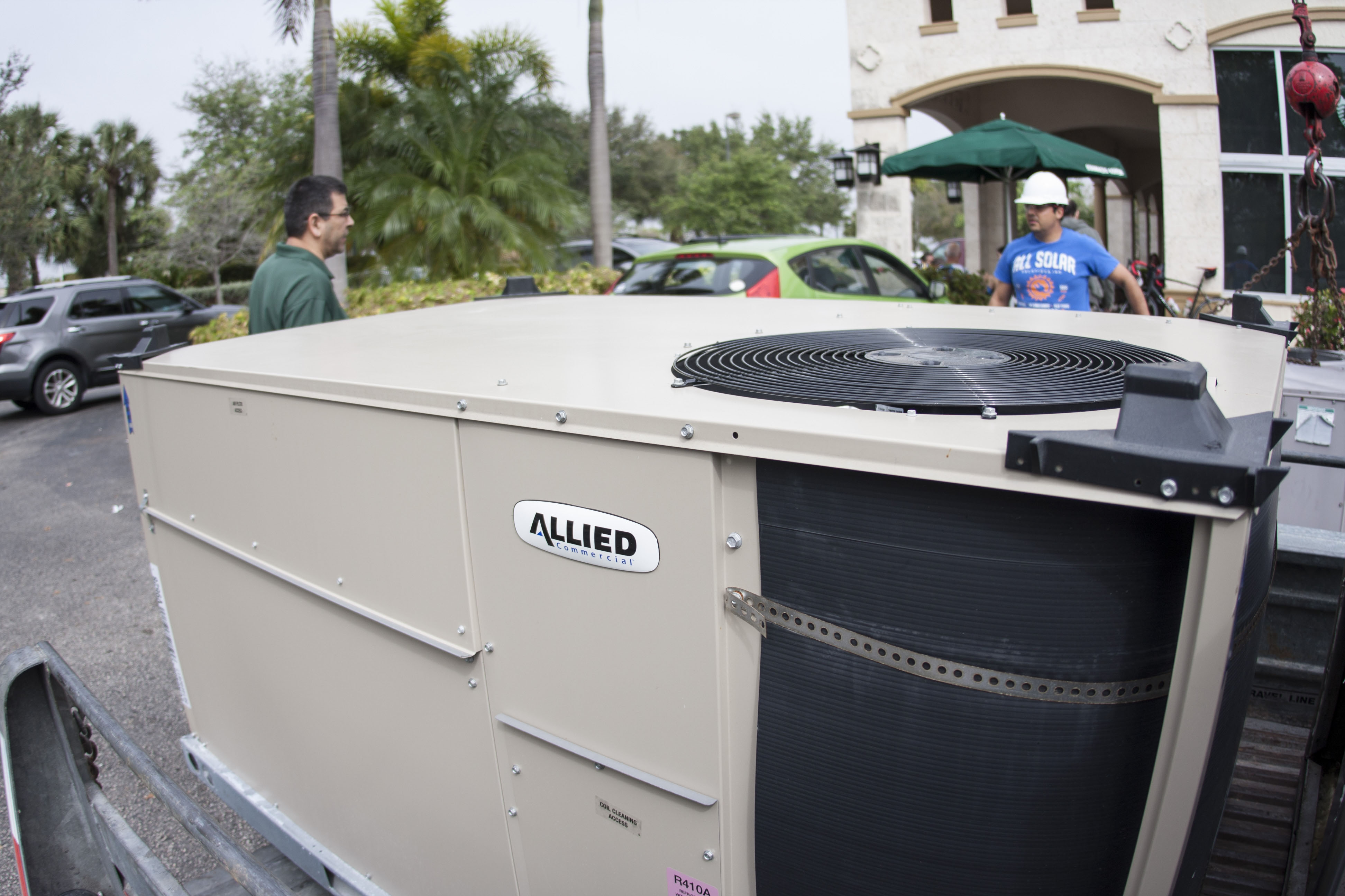 New ‪‎Allied Commercial‬ packaged rooftop Z-Series unit being installed ...