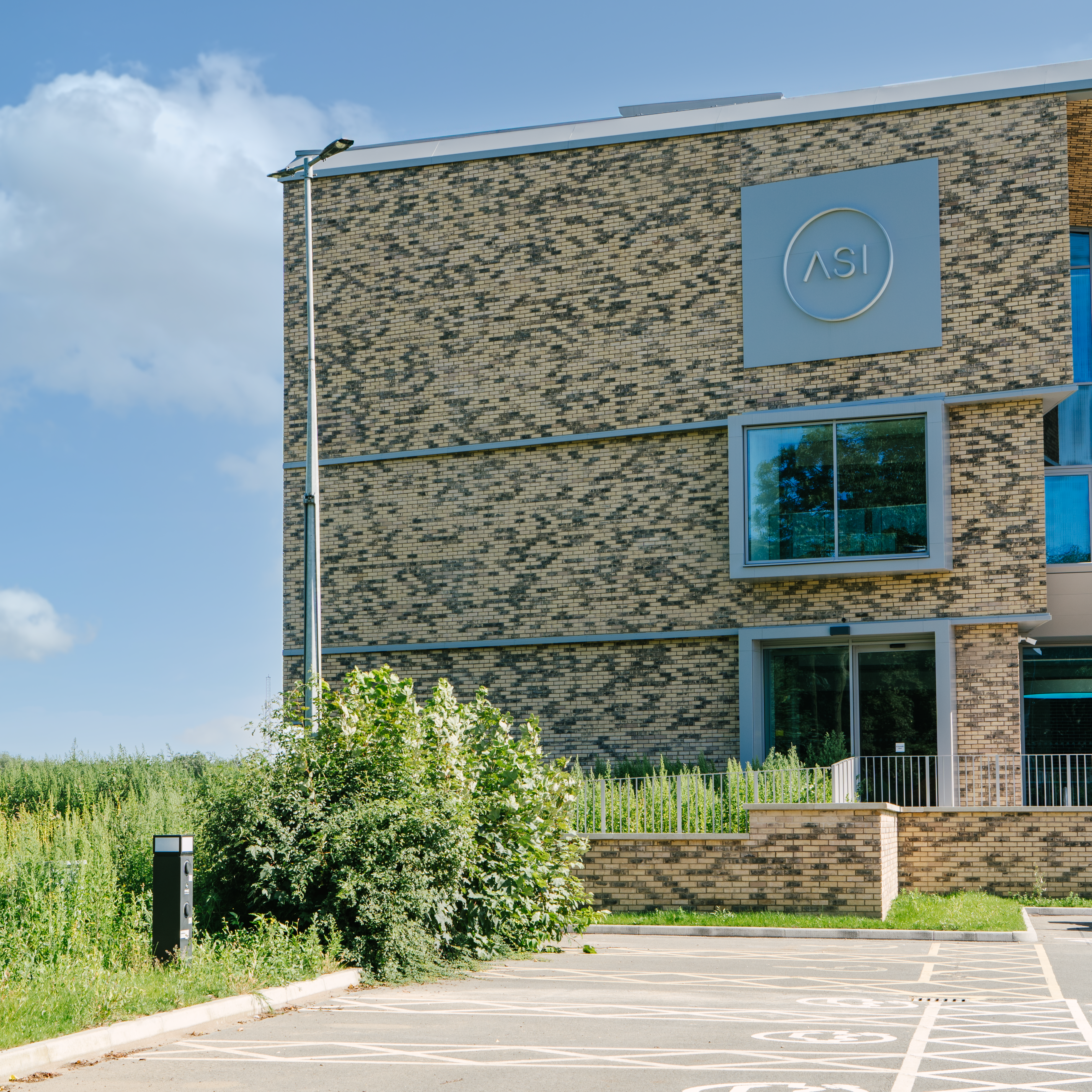 Case study: ASI Newark takes off with evec’s commercial EV charging stations - EVEC Ltd