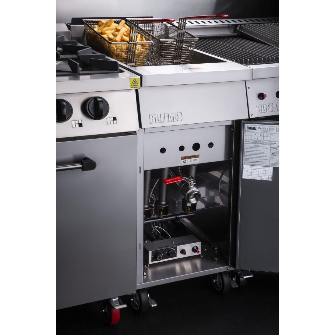 Buffalo Single Tank Twin Basket Freestanding Gas Fryer DC319-N - IPA ...