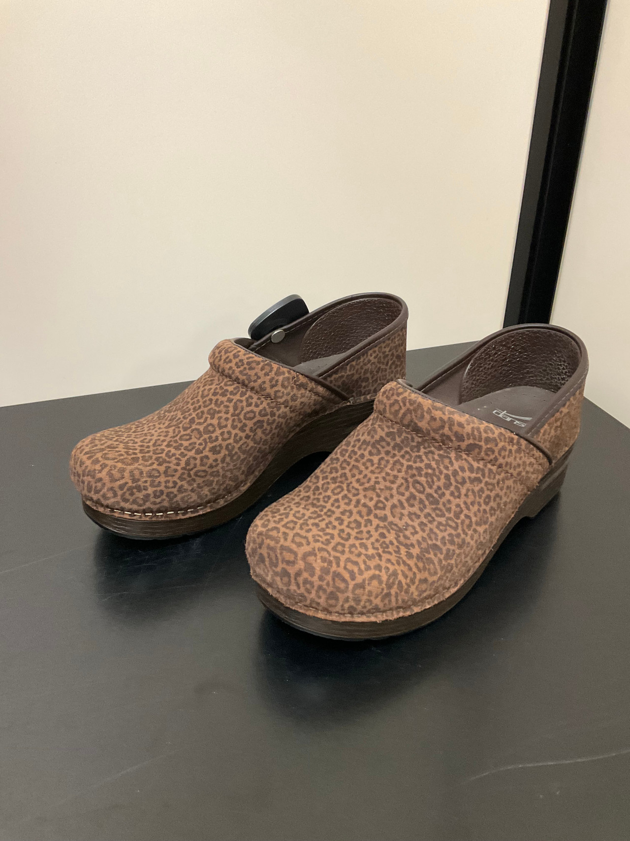 Used Dansko Clogs 7.5
