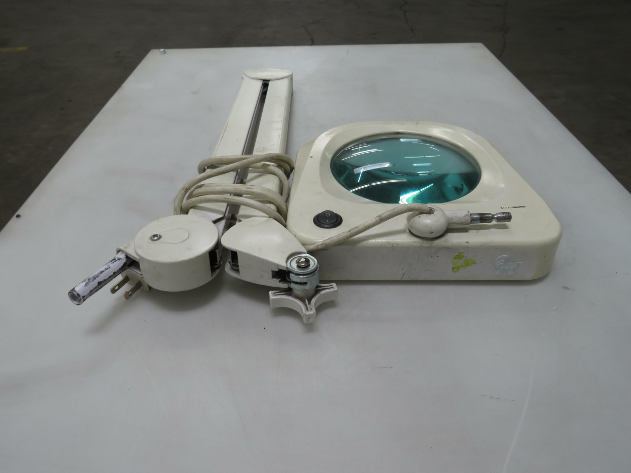 Intertek OM-MAG-5DL Inspection Magnifier Lamp - Get Yours