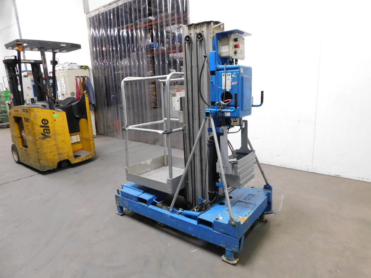 Genie IWP 205 DC Aerial Work Platform Lift 20 FT M3018