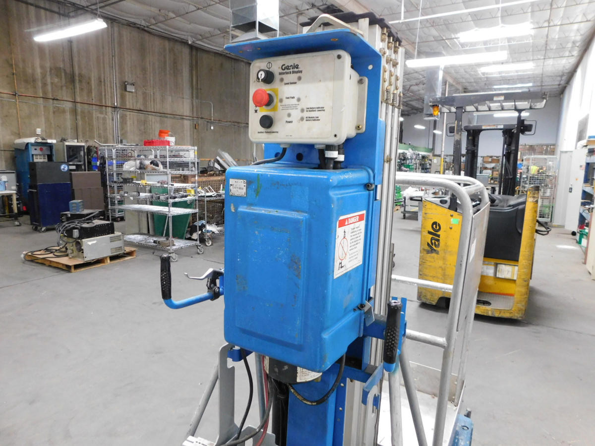 Genie IWP 205 DC Aerial Work Platform Lift 20 FT M3018