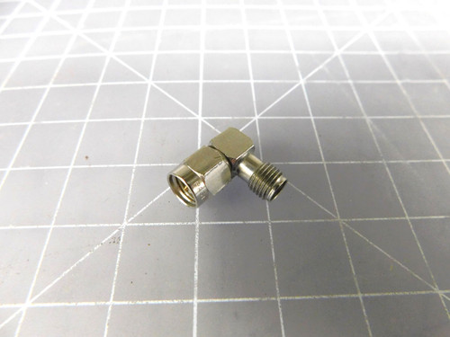 PE9068 Pasternack SMA Male to SMA Female Right Angle Adapter