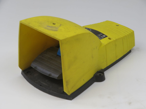 XPE-Y SCHNEIDER SINGLE FOOT SWITCH