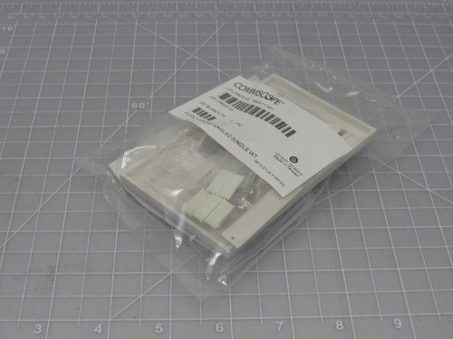 Commscope 4-Port Angled Faceplate Kit White 6644117401