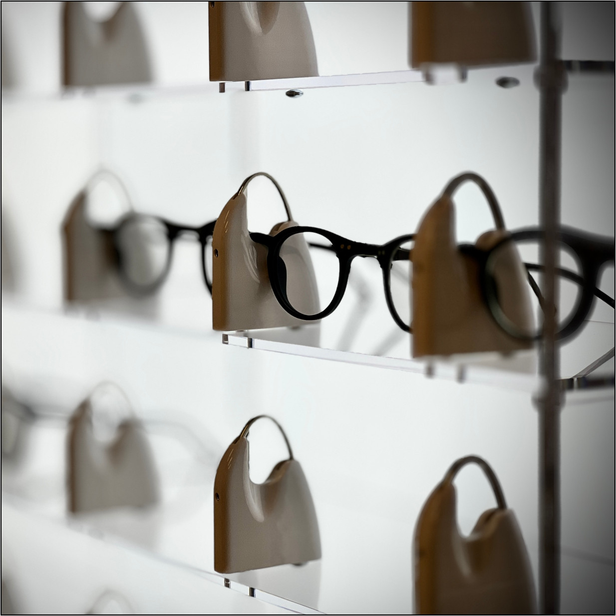 Wall-mount Locking Optical LED Display Shelf Case