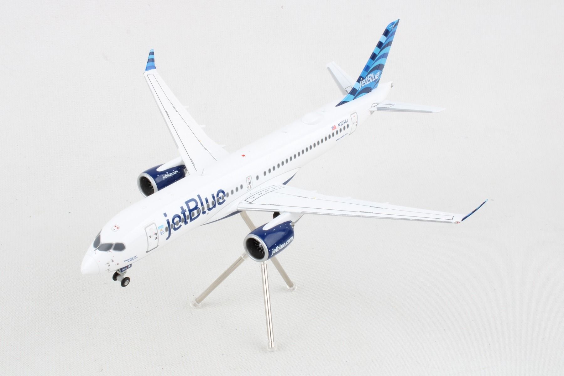 Gemini200 jetBlue A220-300 1/200 Reg# N3044J - Pilot Stuff Online