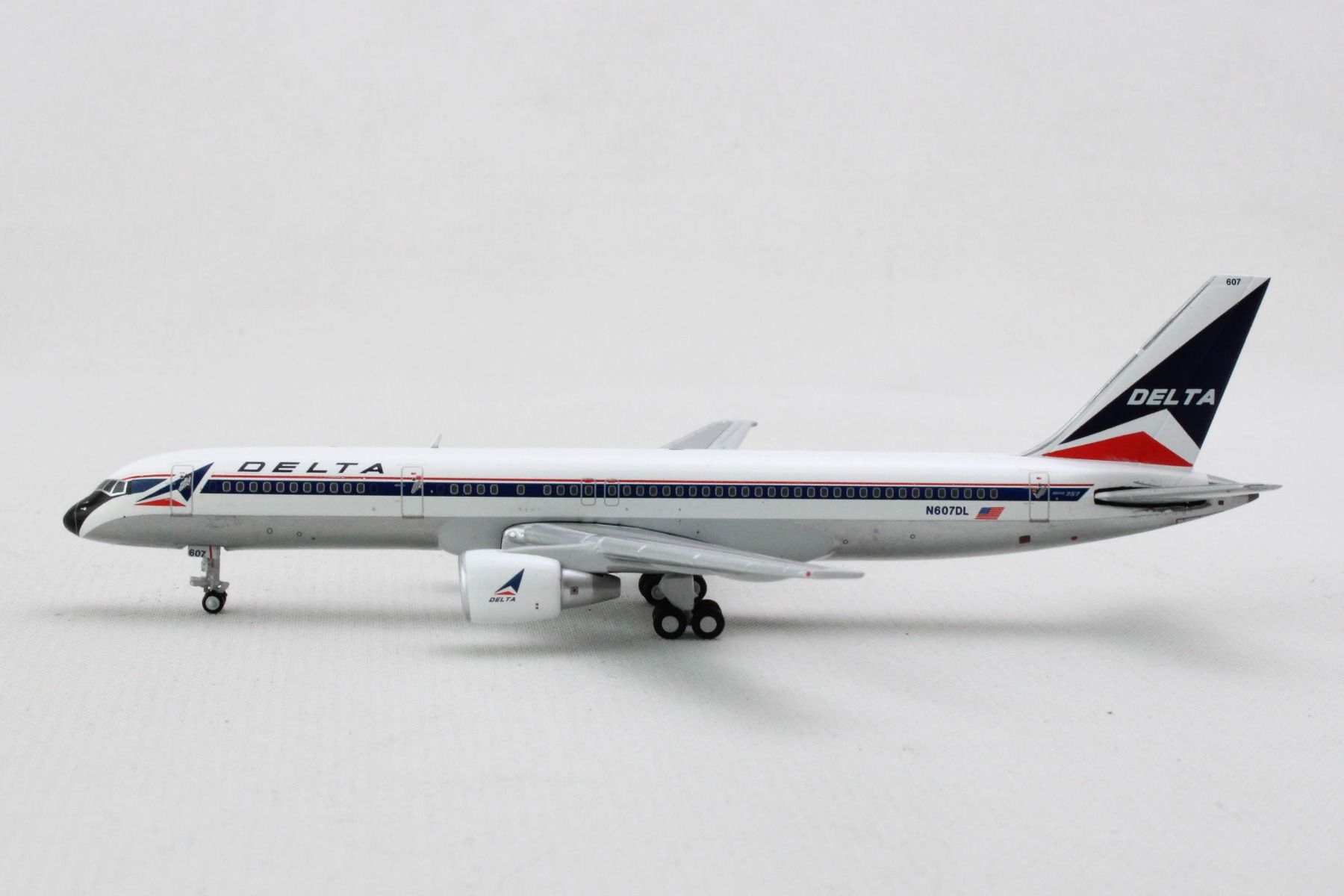 GeminiJets Delta 757-200 1/400 Reg# N607DL Widget Livery - Pilot Stuff ...