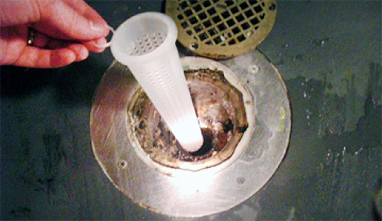 Drains and strainers for restaurants and commercial kitchens