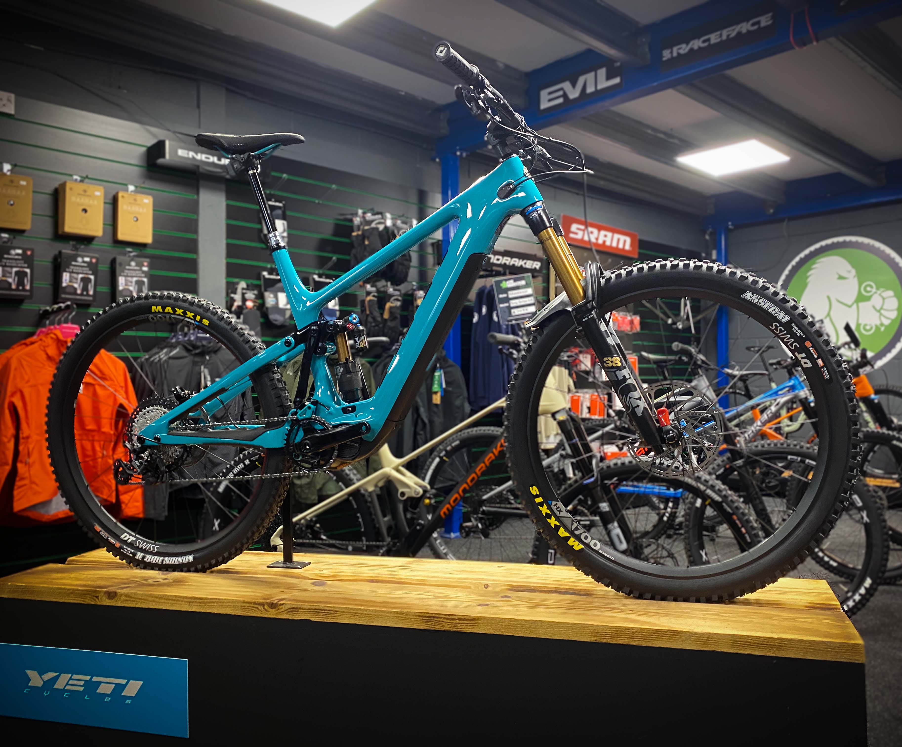 Yeti 160E T-Series... quick snap before the bike was collected!