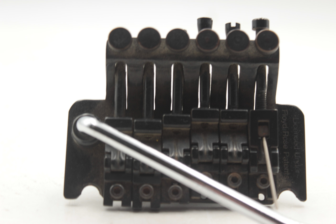Floyd Rose Licensed String-through Tremolo System w/ mismatched Saddle