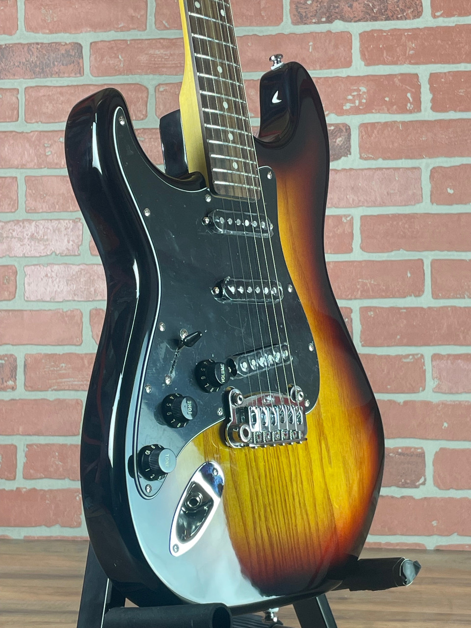 G&L Tribut Series Legacy Lefty Electric Guitar - 3-Tone Sunburst at No ...