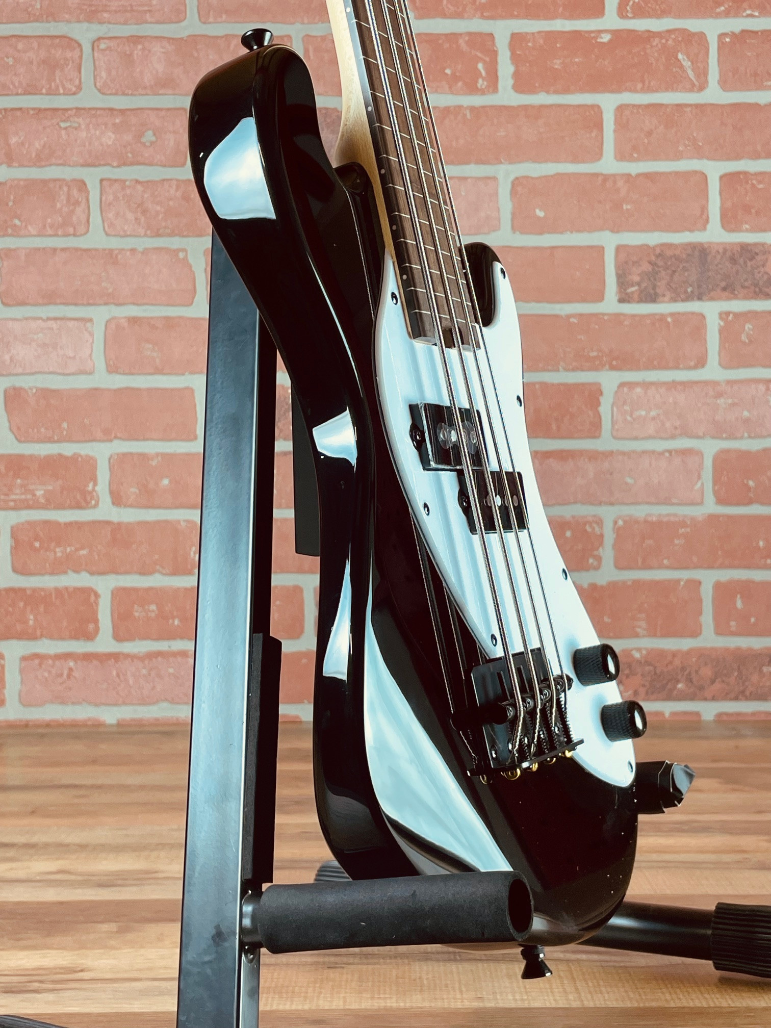 Kala Solid Body 4-String Jet Black Fretless U-Bass at No Limit Guitar Co.