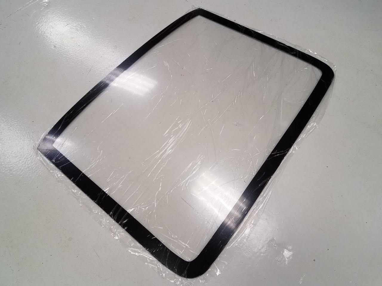 996 Rear Window With Black Outline Part# 62E-996