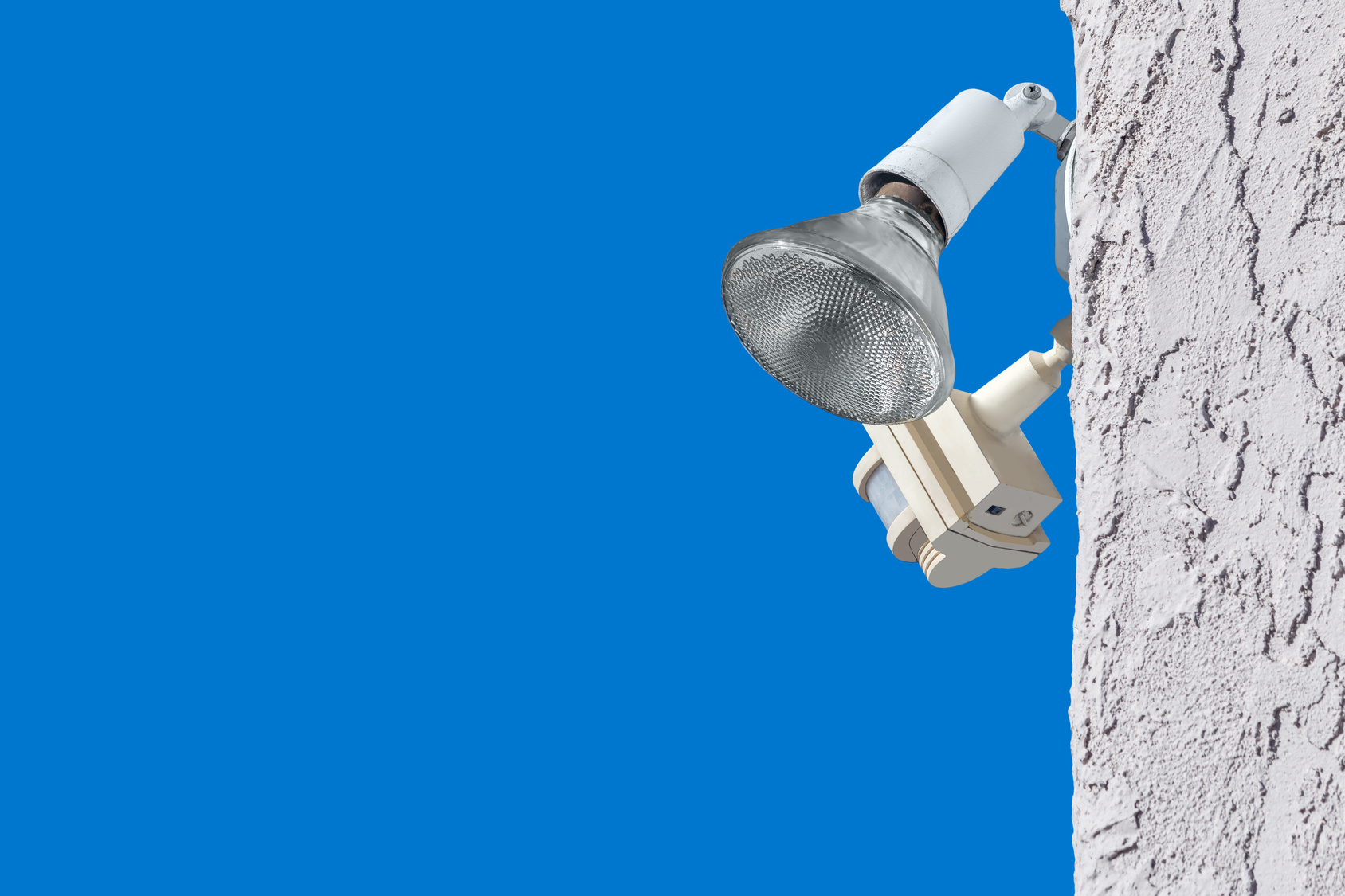 The Benefits of a Motion Detector Alarm for Your Home - NuMercy.com