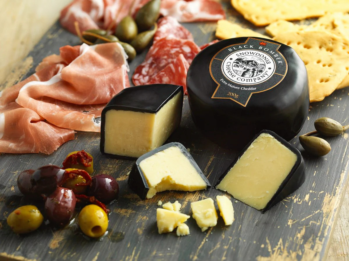 Snowdonia Black Bomber Extra Mature Cheddar Cheese, 7 oz