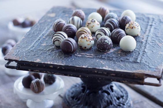 Chocolate Truffles Assortment - 35 pieces per tray