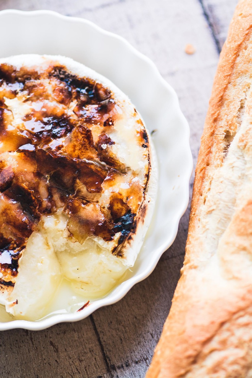 BRIE CHEESE, BRIE BRULEE TOPPINGS & CHEESE BAKER GIFT SET