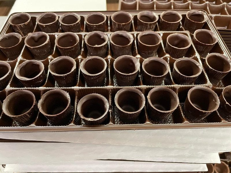 Belgium Creamy Milk Chocolate Liquor / Liqueur Cups - includes 320 Milk ...