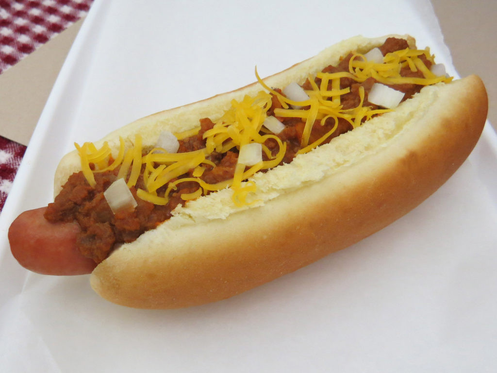 How to Make a Classic Vienna Beef Chili Dog - Vienna Beef