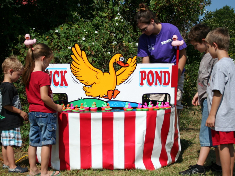 Duck Pond Carnival Game - Twister Display Inc.