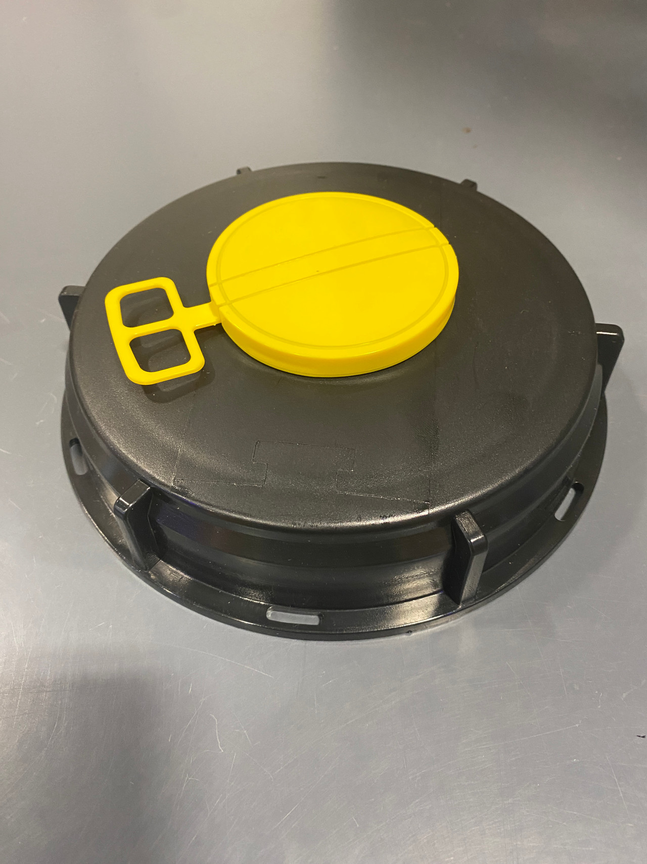 6" Lid, 2" Vented NPT Bung, Yellow Cap Seal