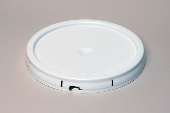 PLASTIC PAIL LID WITH TEAR TAB - WHITE