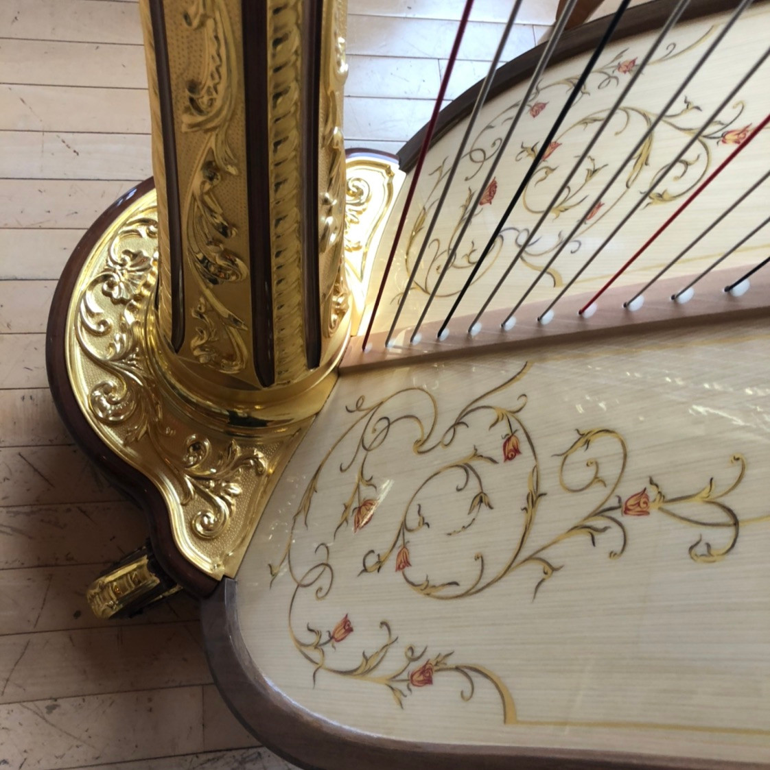 Minerva Gold - Vanderbilt Music Company