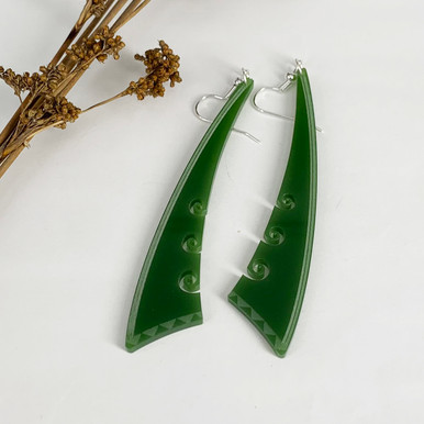 Niho design resin earrings on sterling silver hooks. Made in New Zealand.