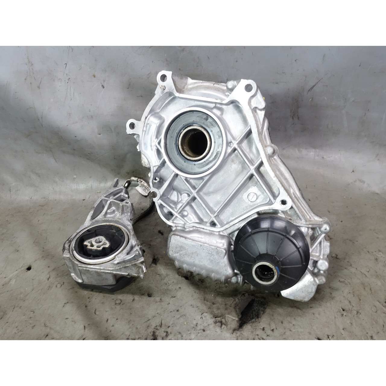 Damaged 2020-2024 BMW F97 X3M F90 M5 xDrive Transfer Case Aux ...