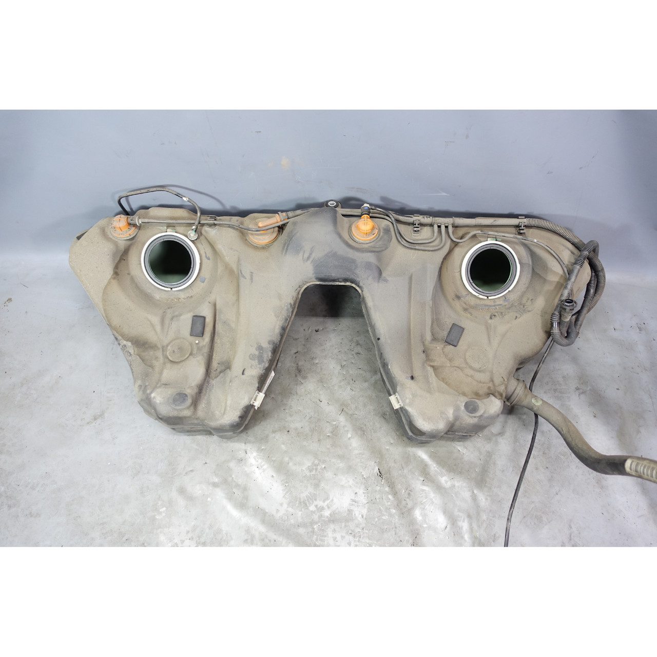 2004-2010 BMW E60 5-Series Plastic Fuel Gas Tank with Filler Neck ...