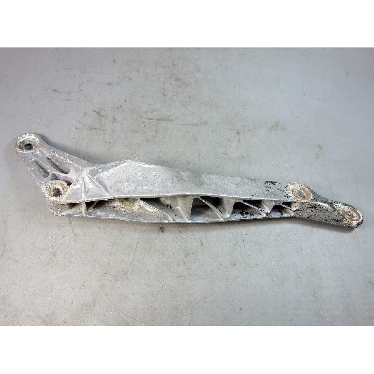 1988-1991 BMW 325ix E30 Transfer Case Cross Member Mounting Bracket OEM