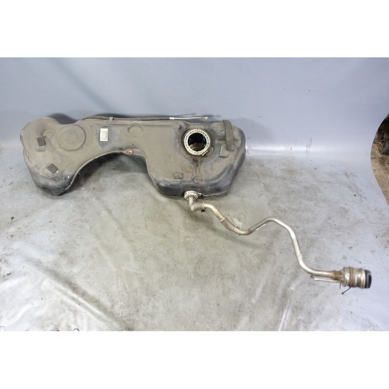 BMW E82 E88 128i N51 SULEV Fuel Gas Tank with Fill Spout OEM 2008-2013 ...