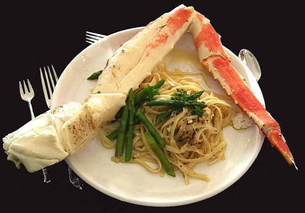 Super Colossal King Crab Legs | Great Alaska Seafood