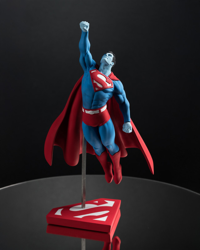 Superman Red and Blue: Superman by Gary Frank 1:10 Scale Resin Statue ...