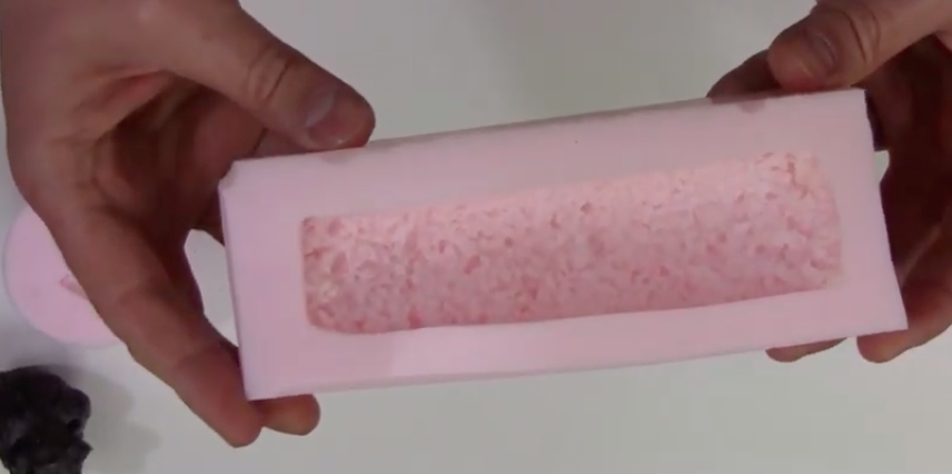 How do I minimise bubbles in my resin moulds? - House Of Resin