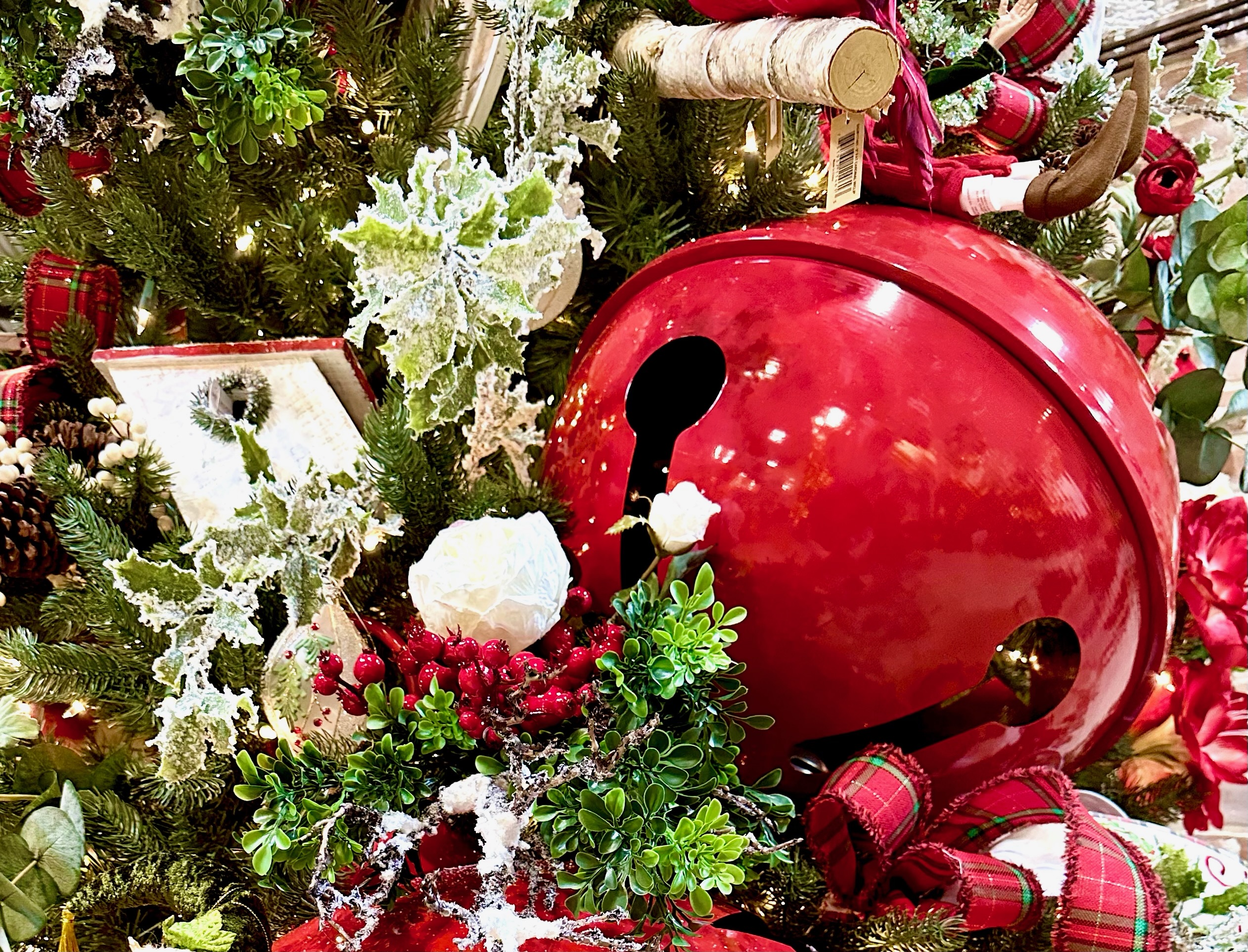 Decorator Tip - Statement Piece - Treetime Christmas Creations