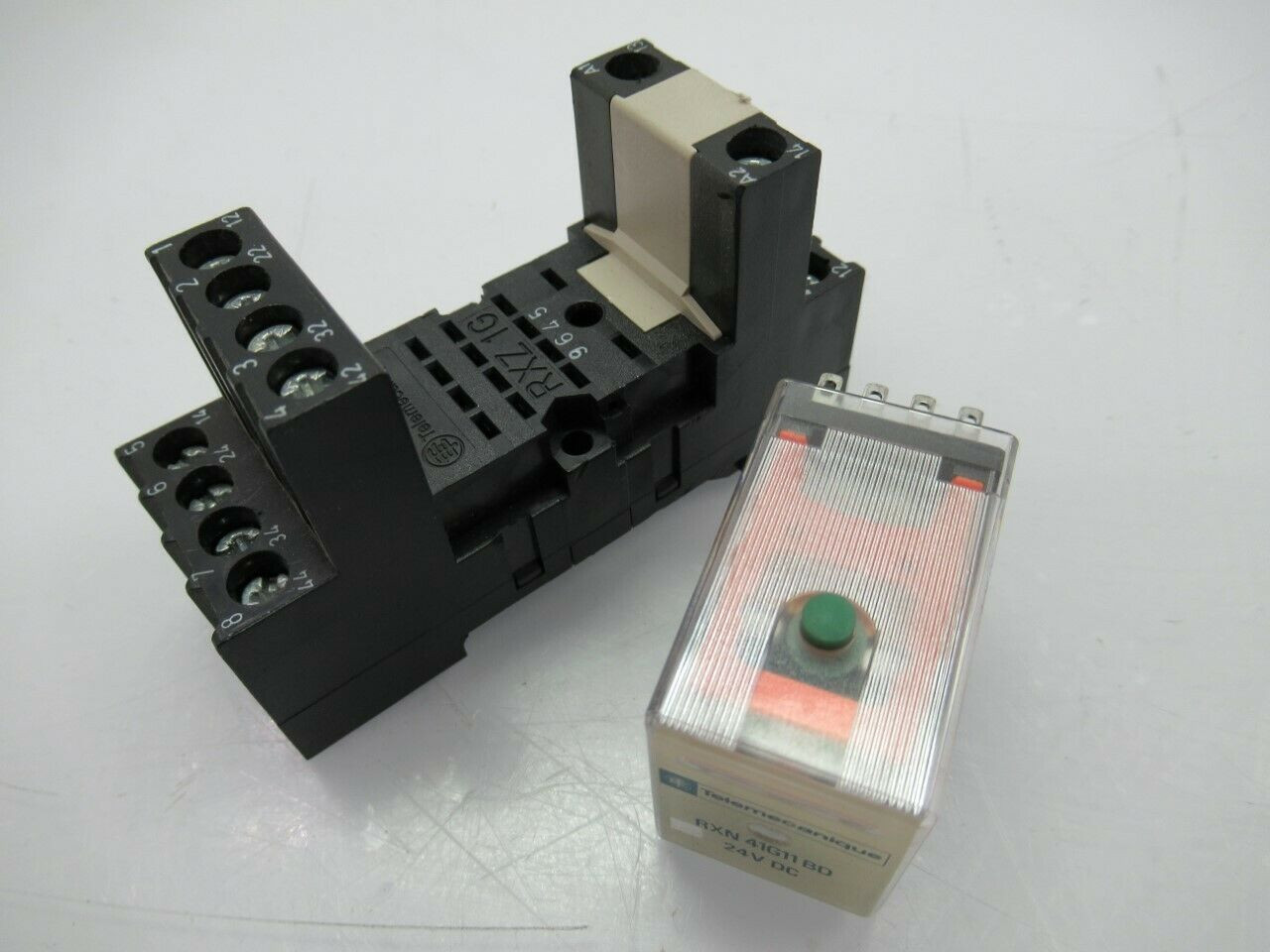 RXN41G11BD+RXZ1G Telemecanique Relay 24v w/ Socket Relay Base(Used ...